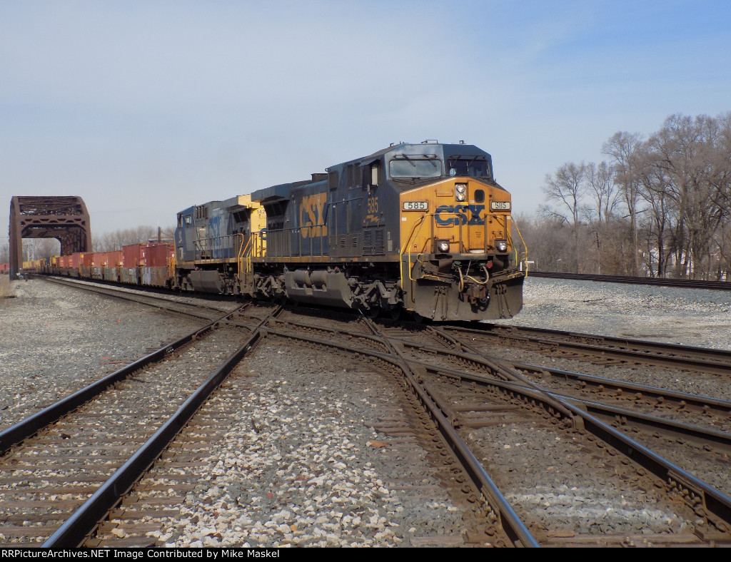 CSX 585